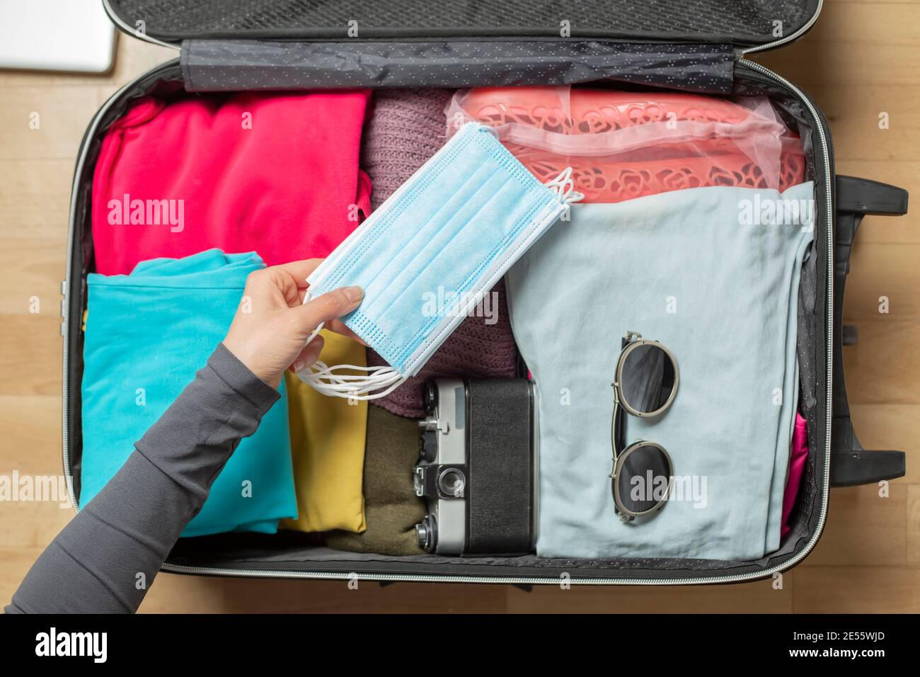 Open suitcase packed hi-res stock photography and images - Alamy