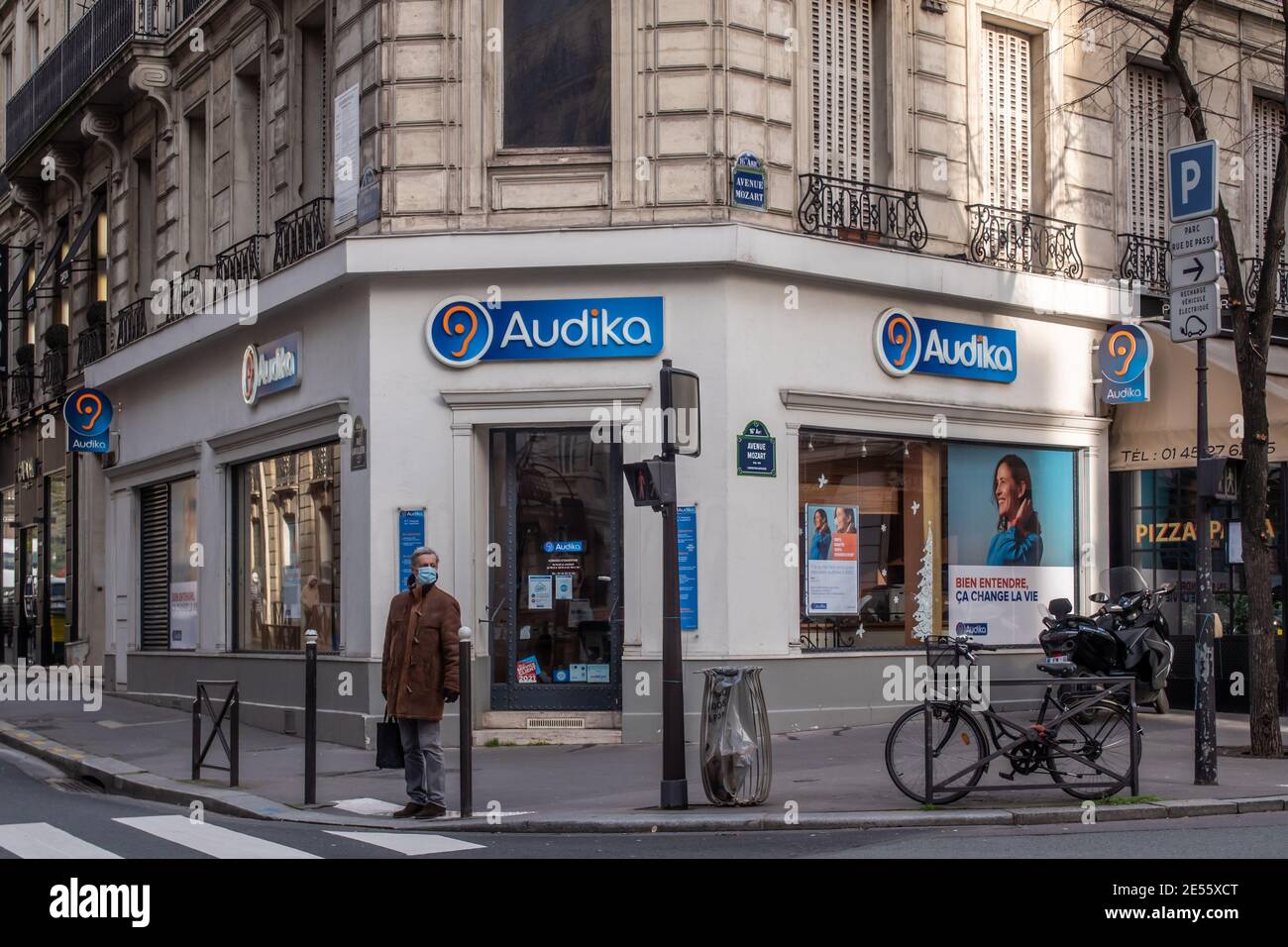 Audika logo hi-res stock photography and images - Alamy