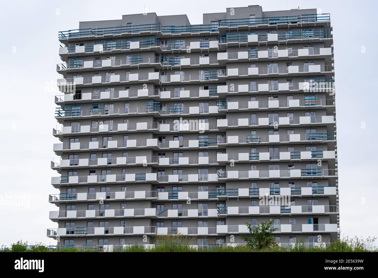 Tall apartment block hi-res stock photography and images - Alamy