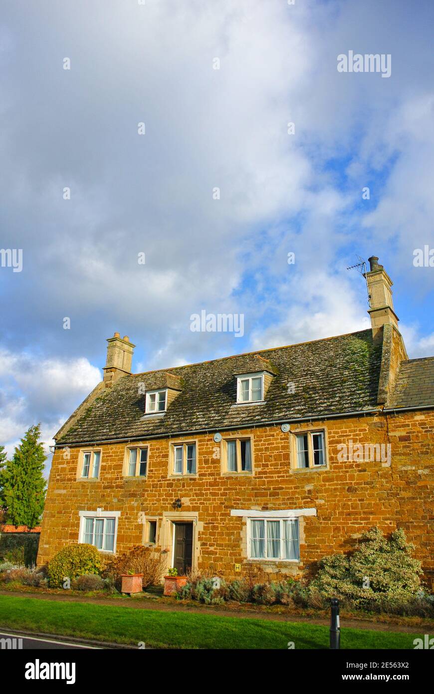 Rockingham cottages and Village near Rockingham Castle Corby in ...