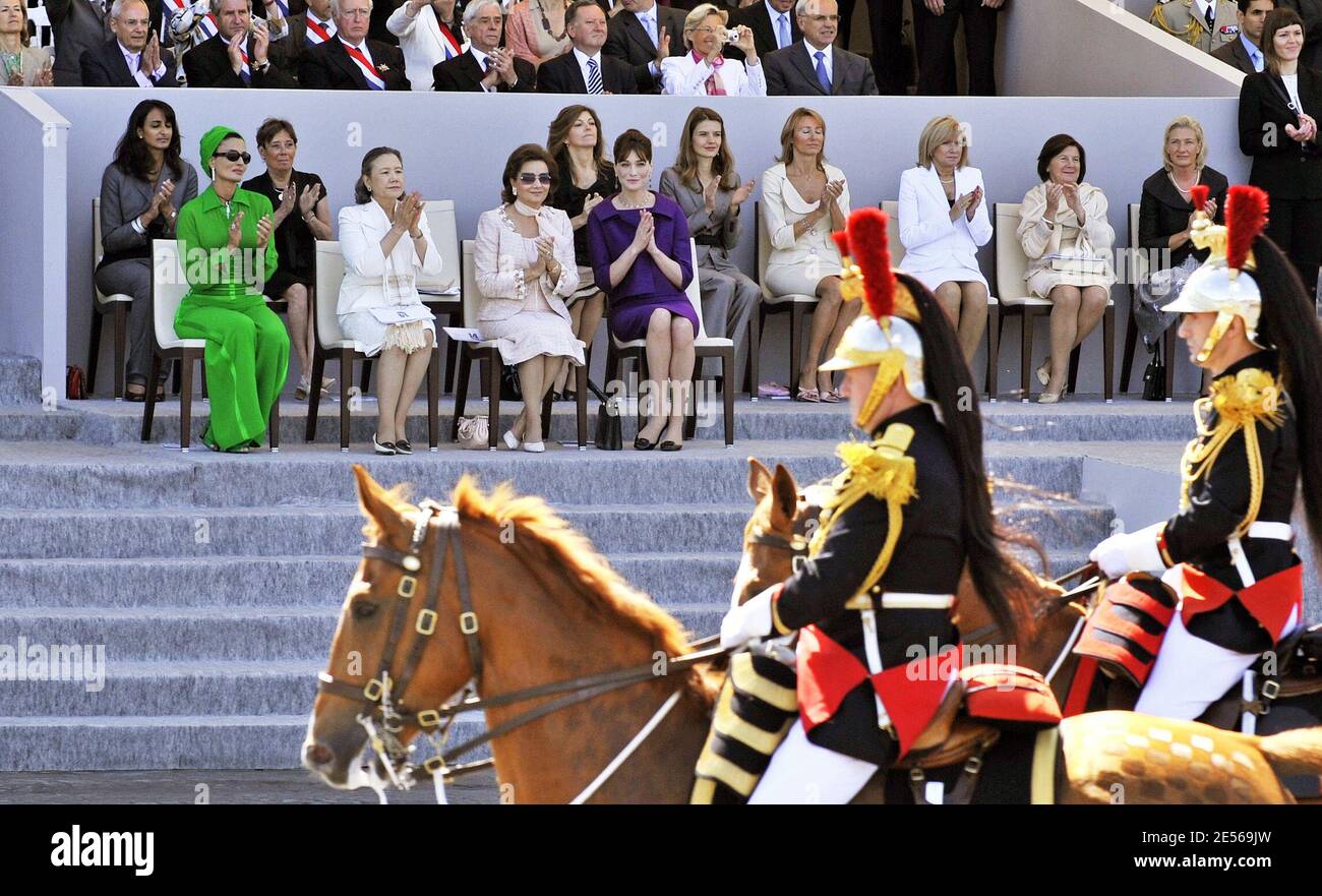 Qatari Emir Sheikh Hamad Bin Khalifa al-Thani wife Sheikha Moza Bint ...