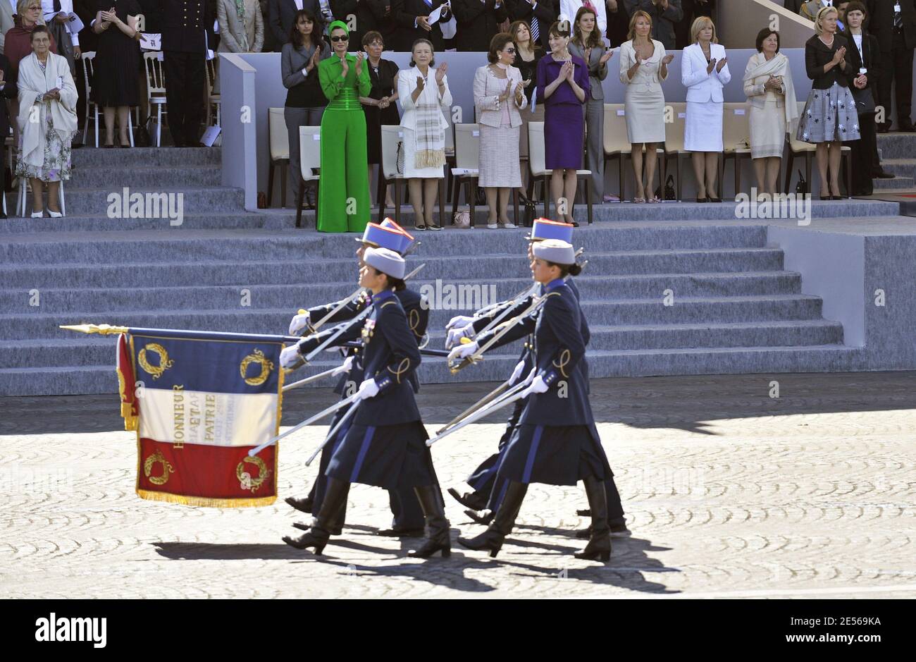 Qatari Emir Sheikh Hamad Bin Khalifa al-Thani wife Sheikha Moza Bint ...