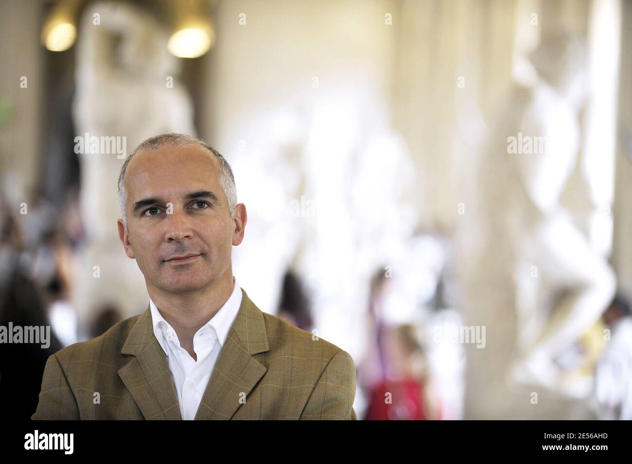 Stephane Coviaux, professeur et conferencier au Musee du Louvre a Paris ...
