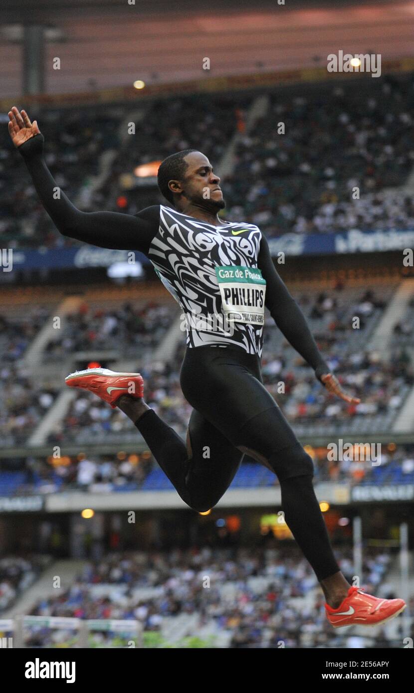 Usas dwight phillips during the mens long jump hi-res stock photography ...