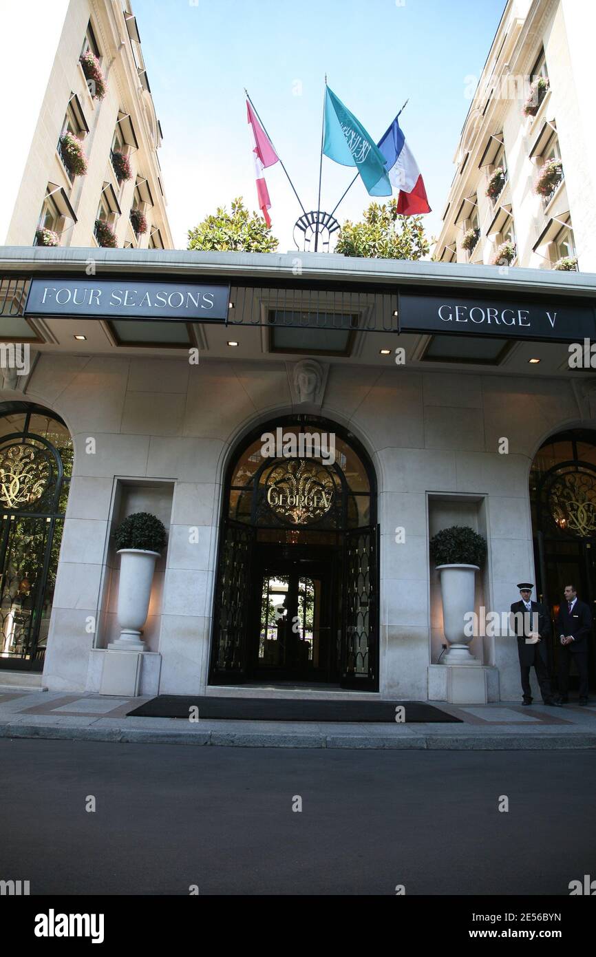 Georges v avenue hi-res stock photography and images - Alamy