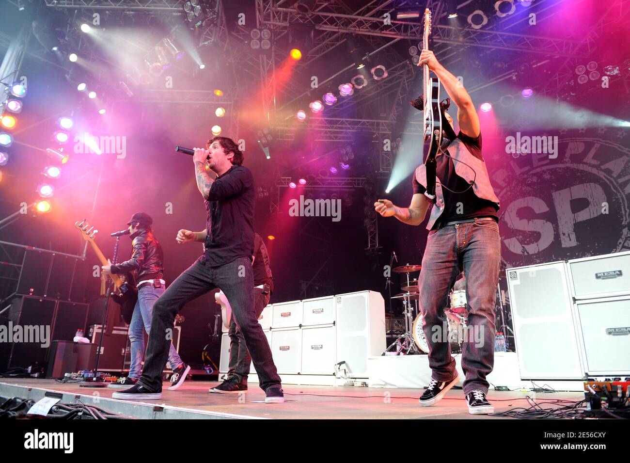 Simple plan concert hi-res stock photography and images - Alamy