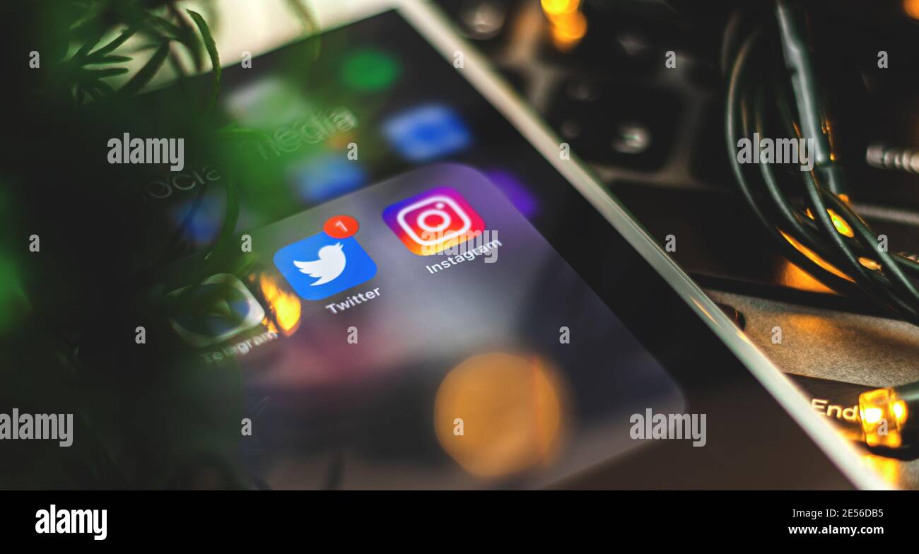 Facebook instragram twitter hi-res stock photography and images - Alamy