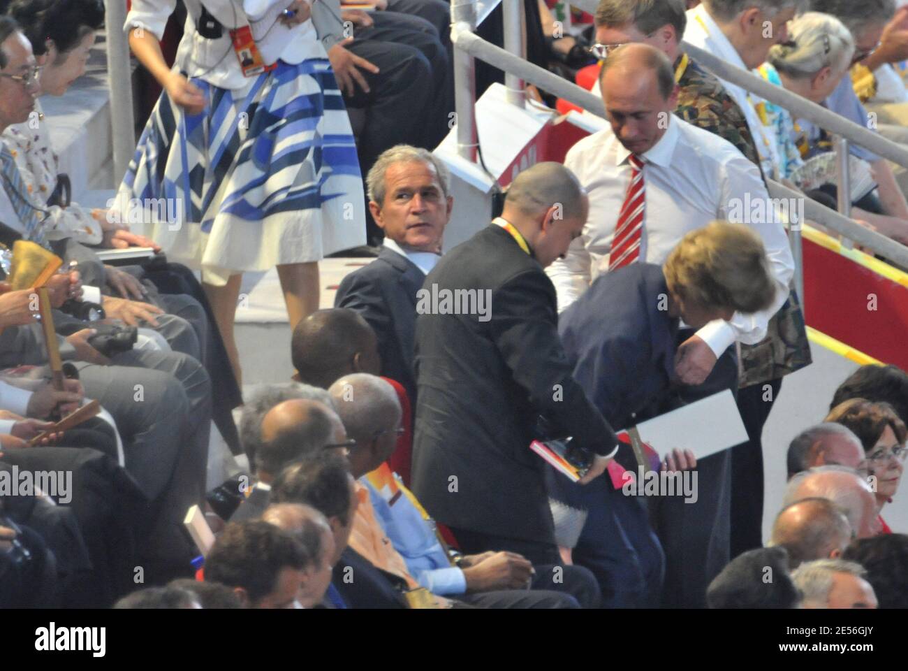 US President George Bush, wife Laura and Russian PM Vladimir Putin ...