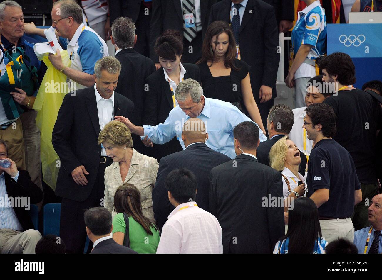 Us president george bush swimming hi-res stock photography and images ...