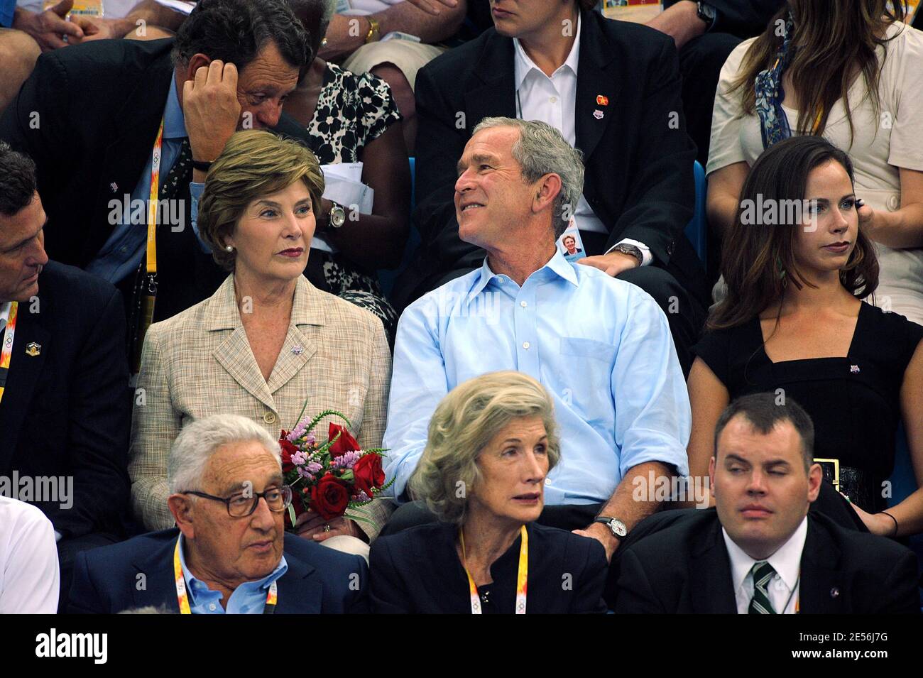 Us president george bush with his wife laura daughter barbara hi-res ...