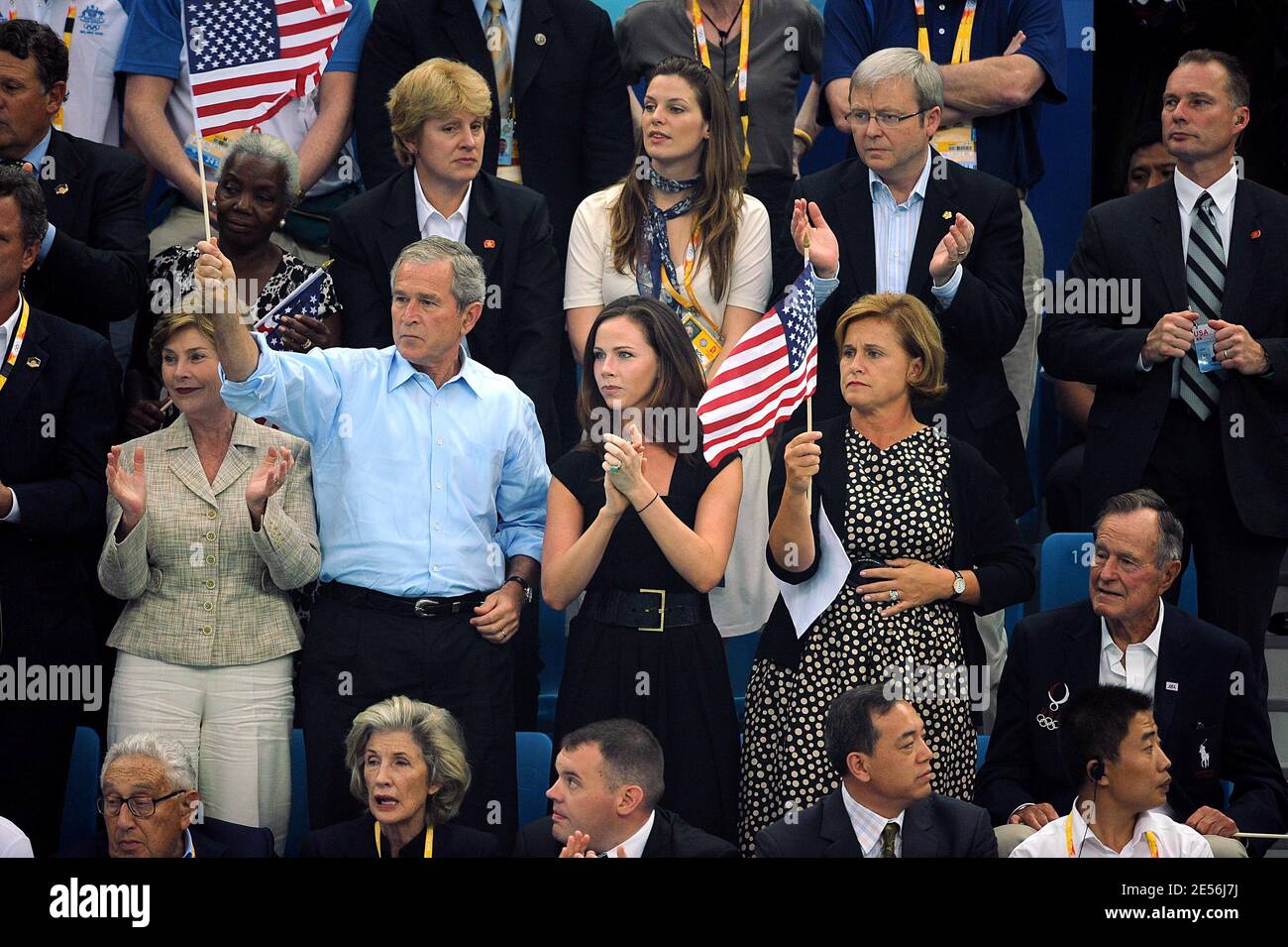 Us president george bush with his wife laura daughter barbara hi-res ...