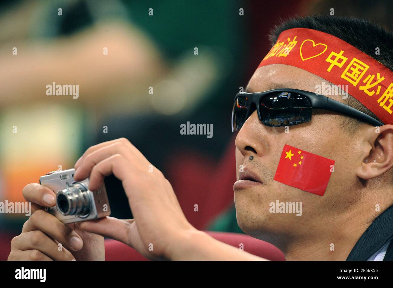 Chinese basketball fans hi-res stock photography and images - Alamy