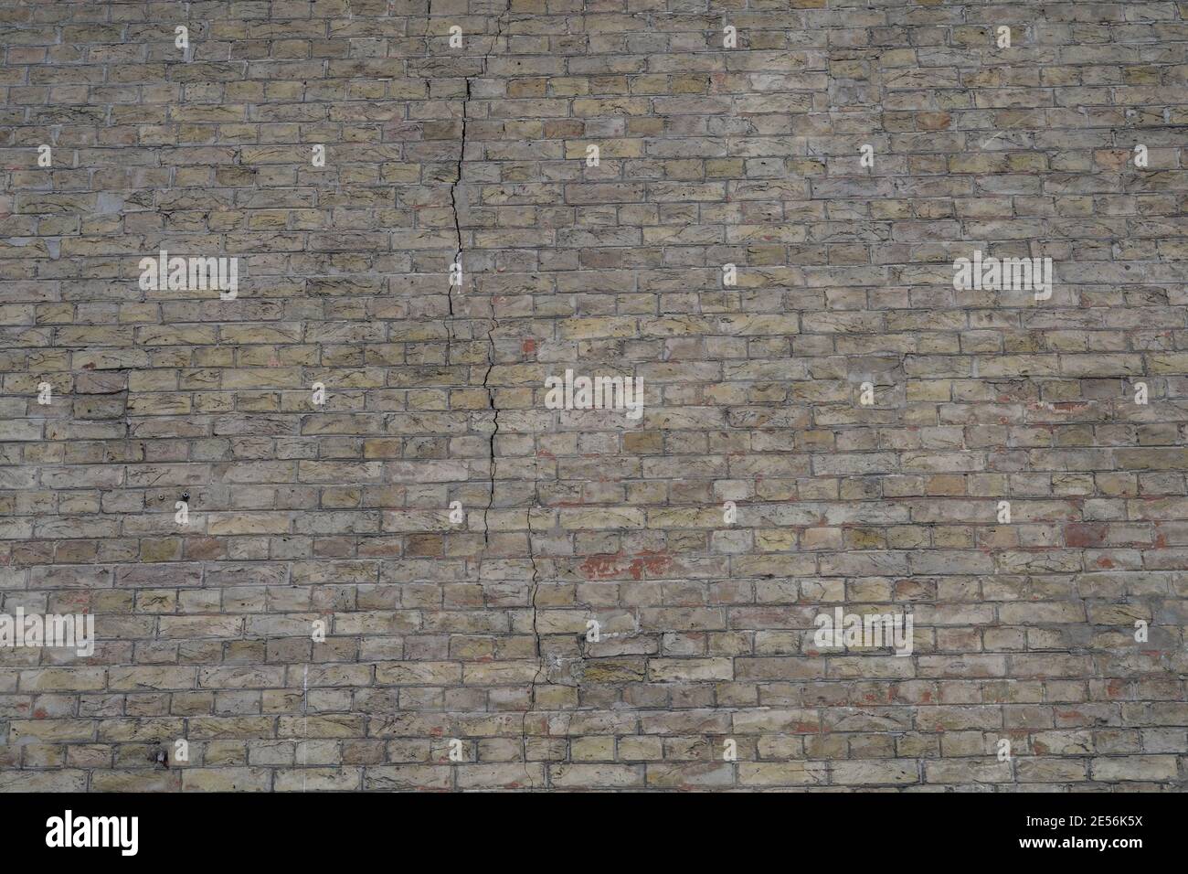 Old brick wall with defects and cracks Stock Photo - Alamy