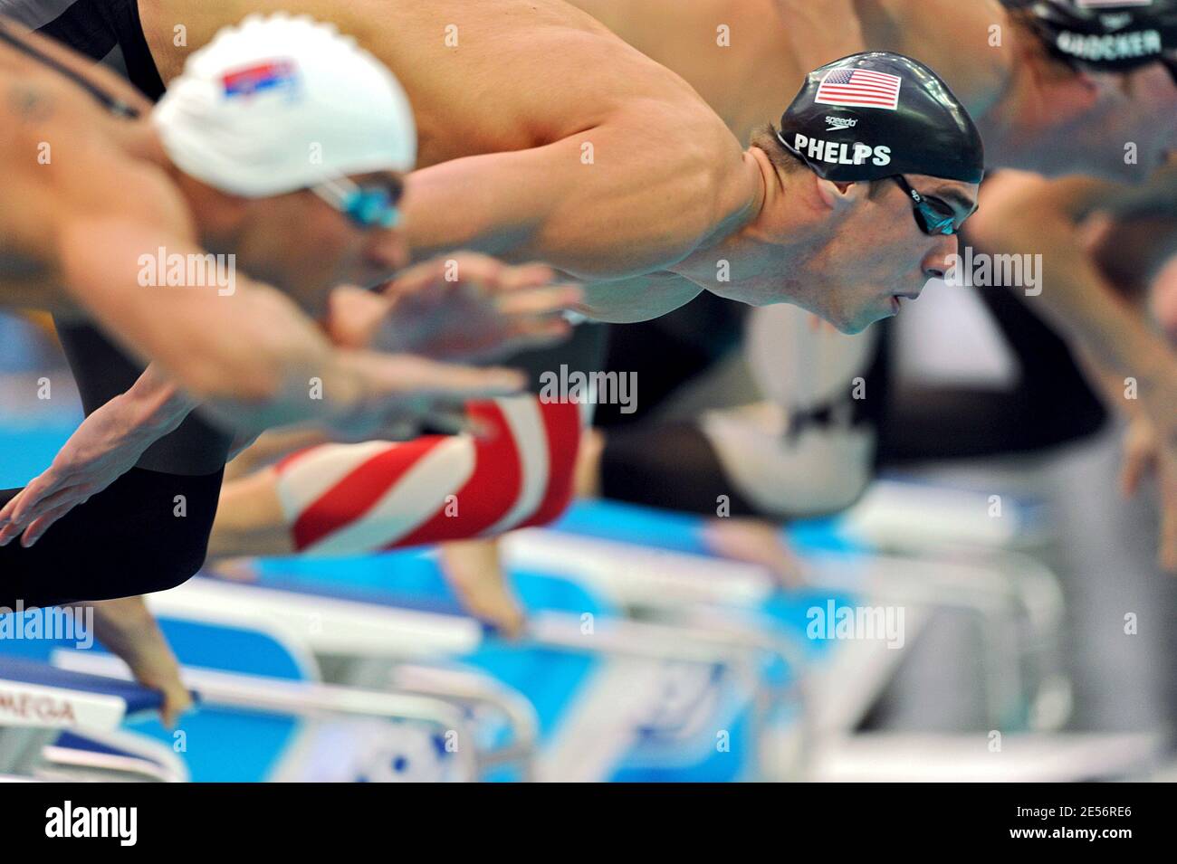 Michael phelps with gold medal beijing hi-res stock photography and ...