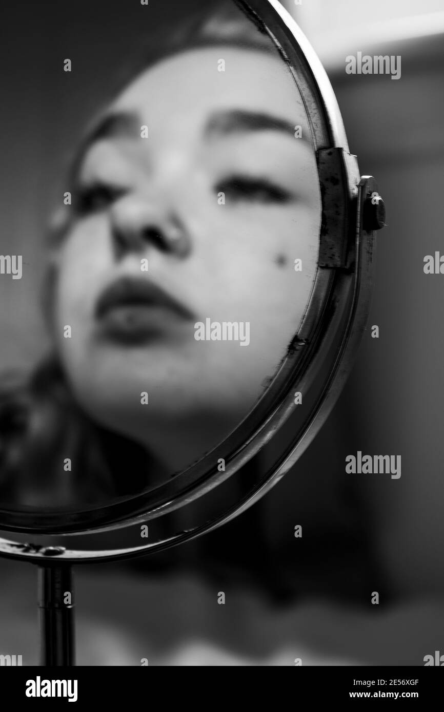 Self portraiture hi-res stock photography and images - Alamy