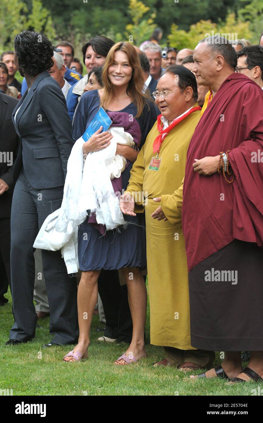 France's First Lady Carla Bruni-Sarkozy and Junior Foreign Minister ...