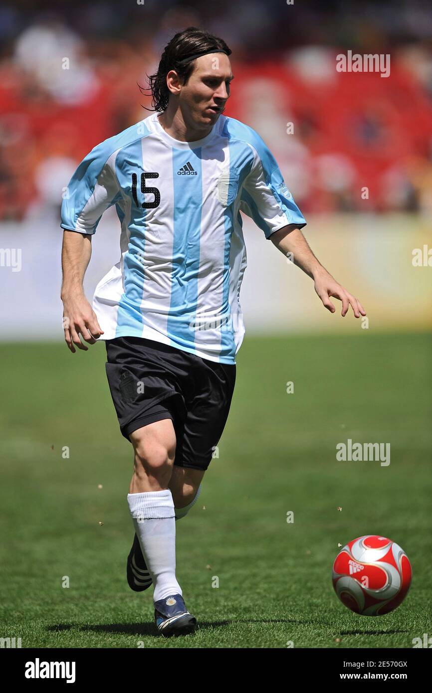 Lionel messi 2008 olympic soccer hi-res stock photography and images ...