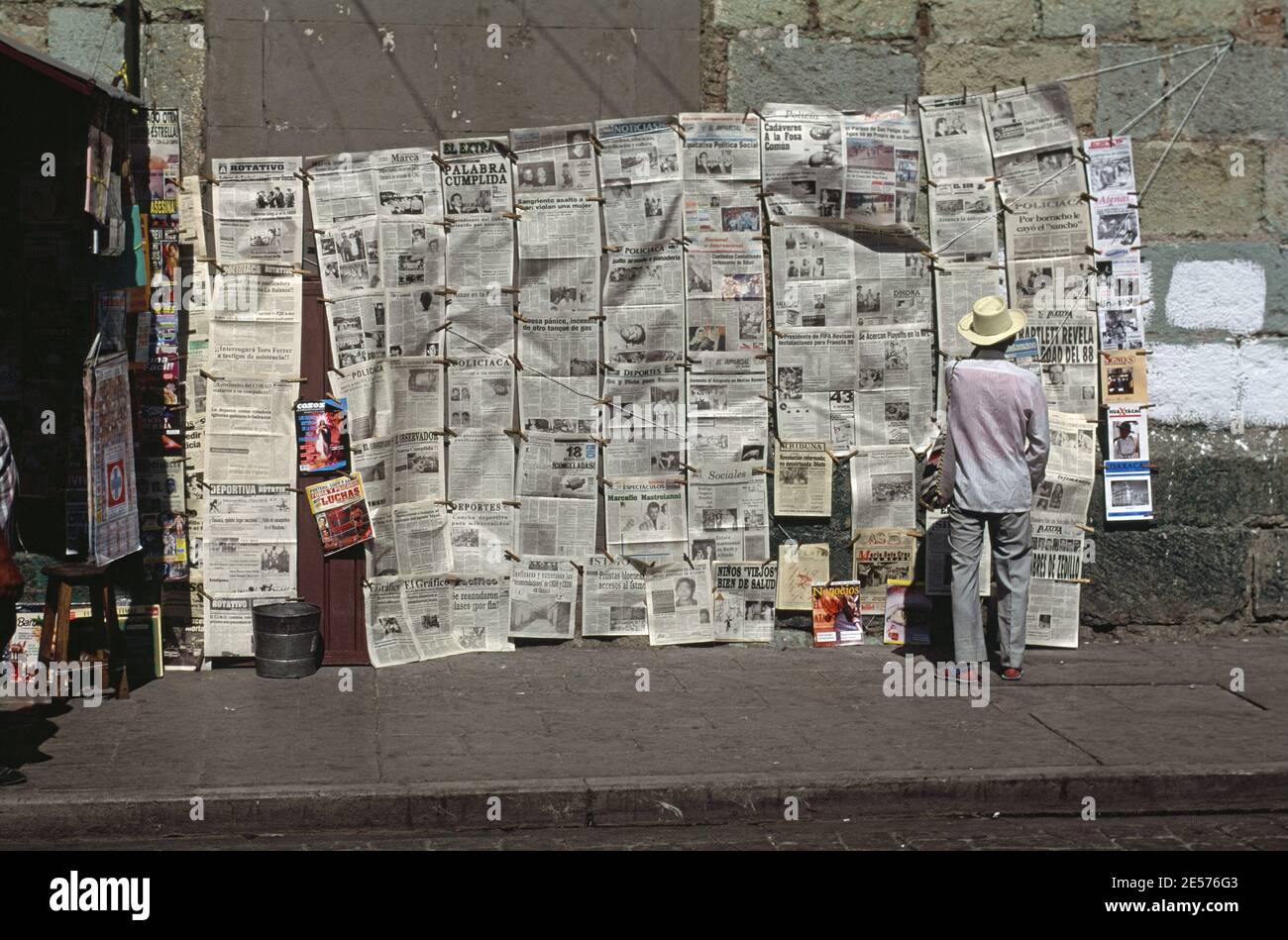 Mexican newspapers hi-res stock photography and images - Alamy