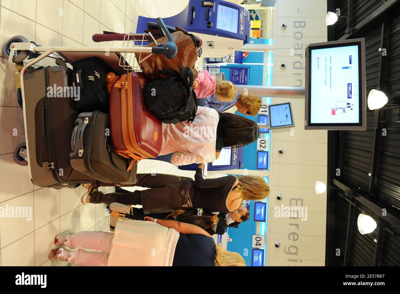 Terminal 2g at paris airport hi-res stock photography and images - Alamy