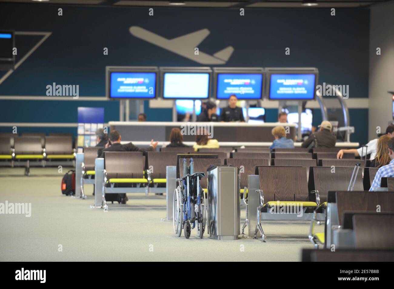 Terminal 2g at paris airport hi-res stock photography and images - Alamy