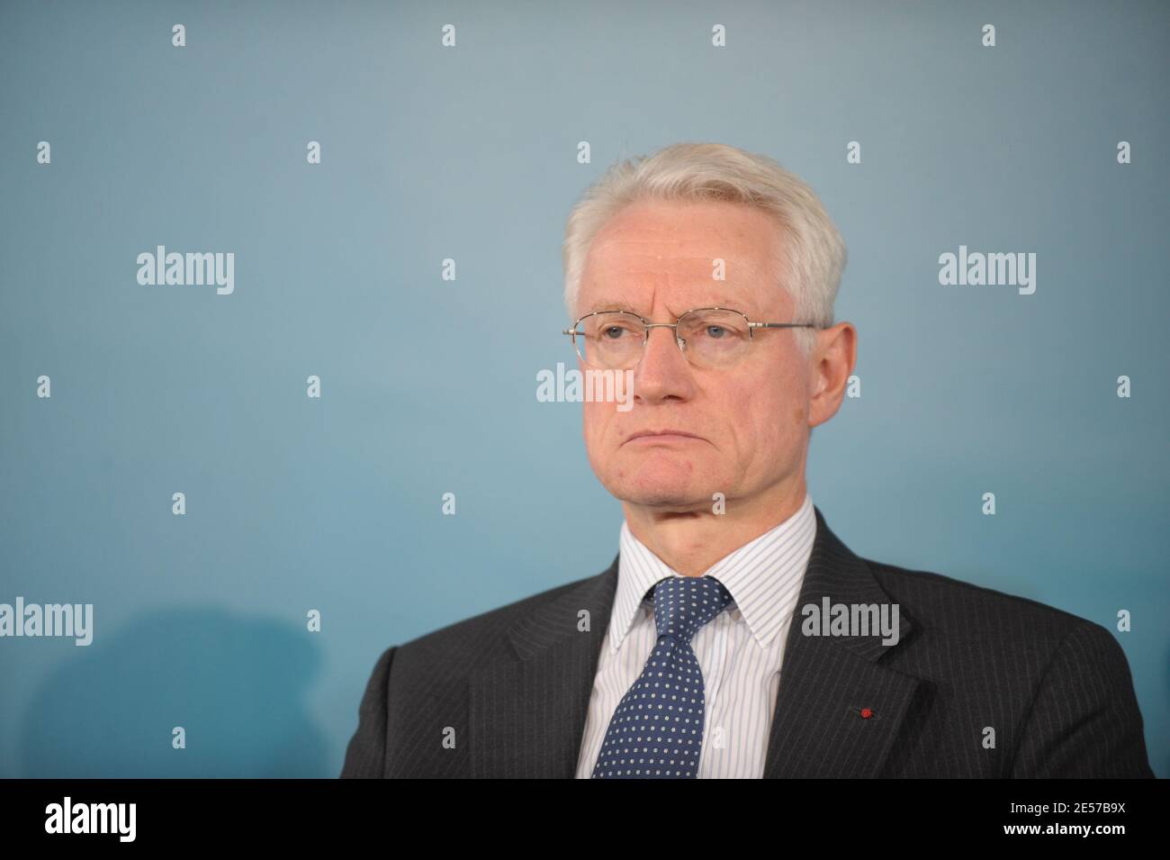 Terminal 2g at paris airport hi-res stock photography and images - Alamy