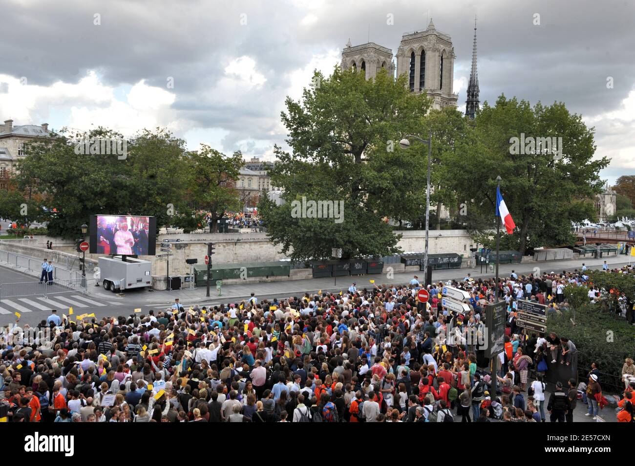 Pope Benedict XVI arrives at the Cathedral Notre-Dame in Paris, France ...