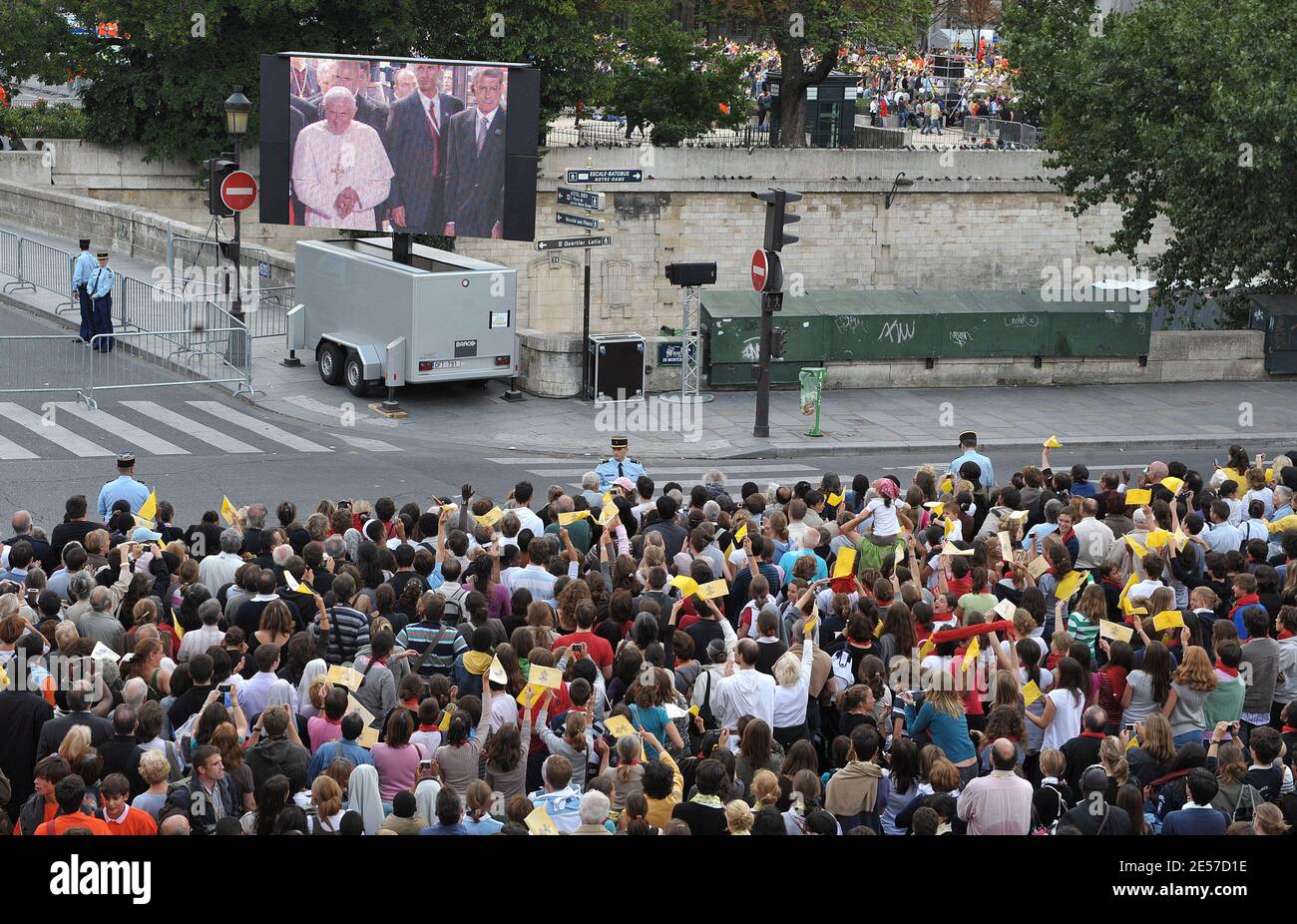 Pope Benedict XVI arrives at the Cathedral Notre-Dame in Paris, France ...