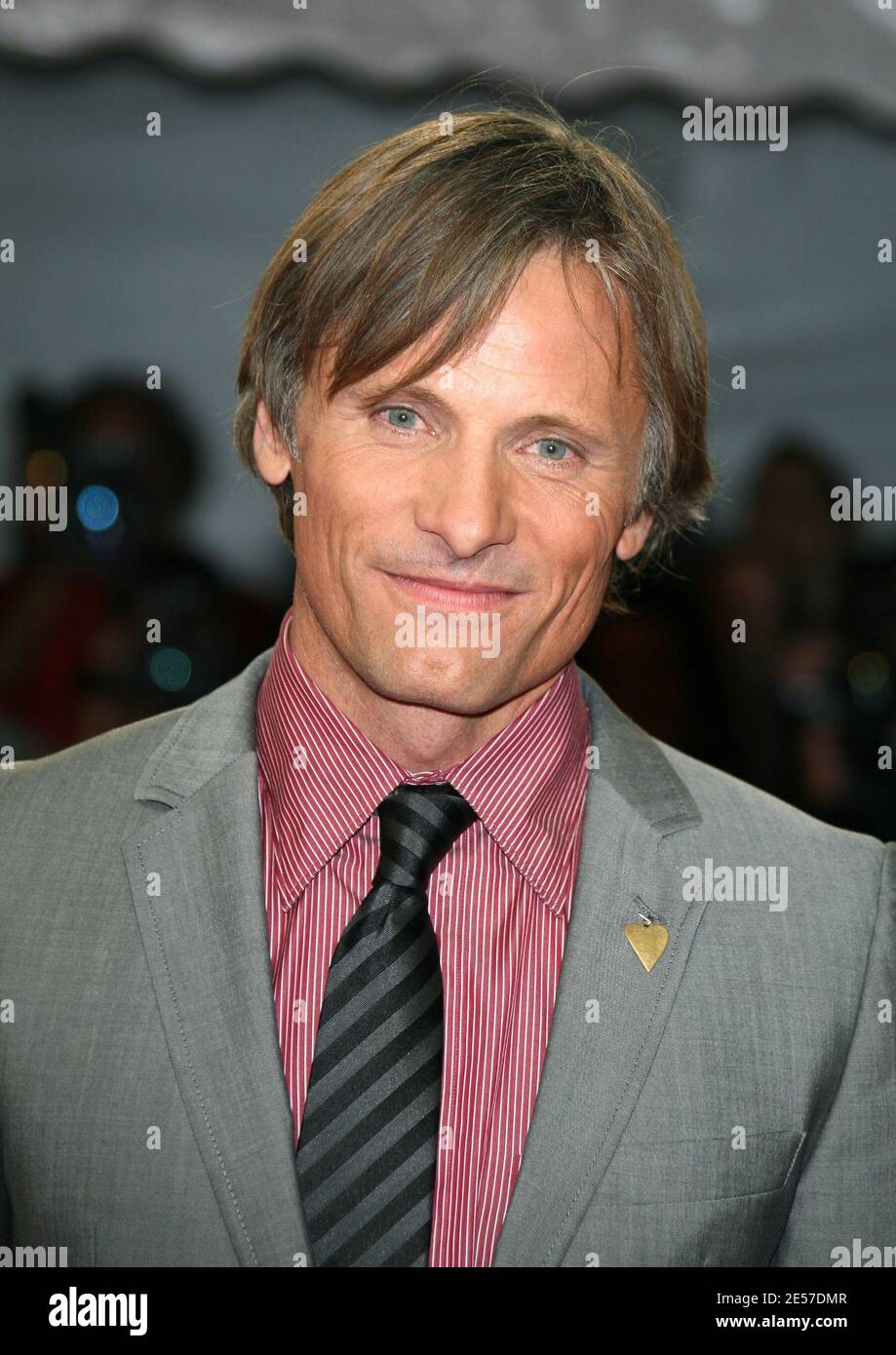 Actor viggo mortensen arrives on hi-res stock photography and images ...