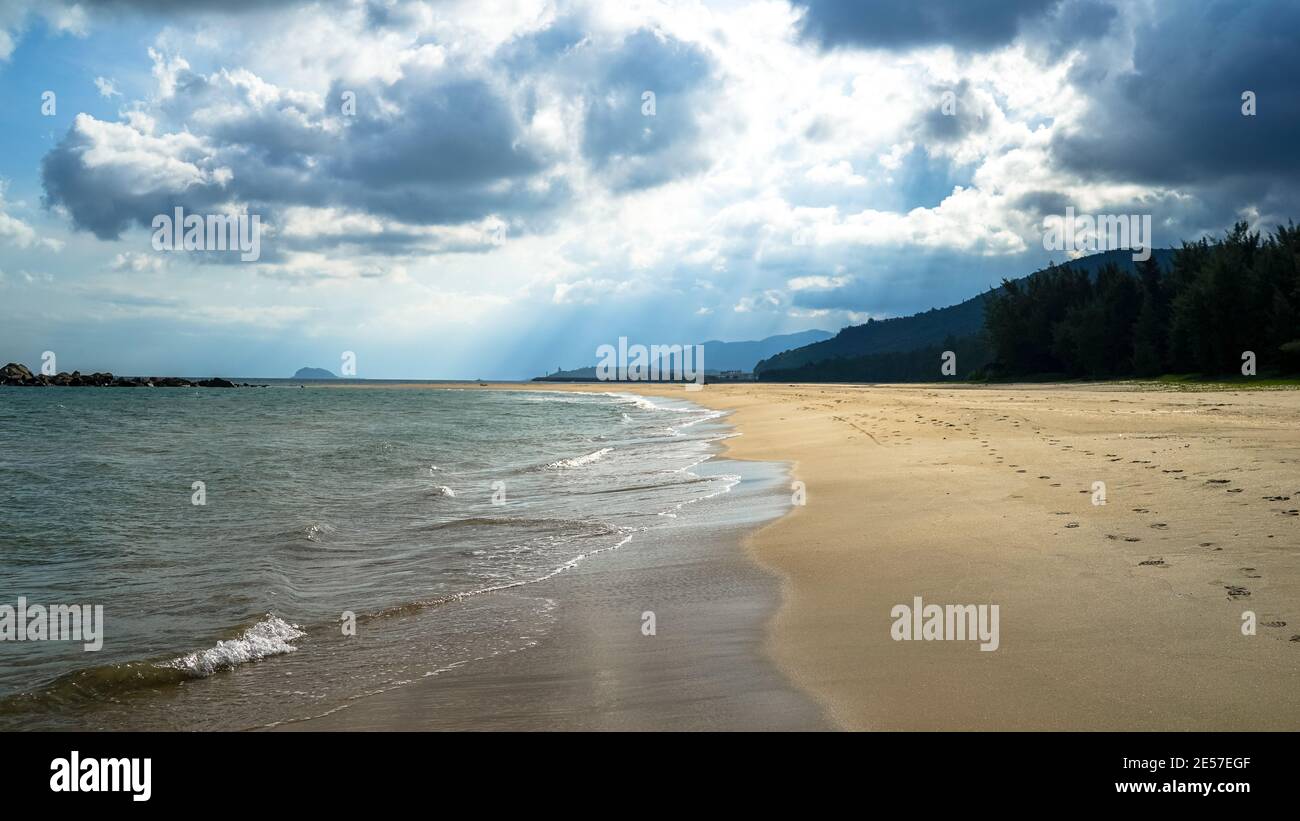 Hainan china beach hi-res stock photography and images - Alamy