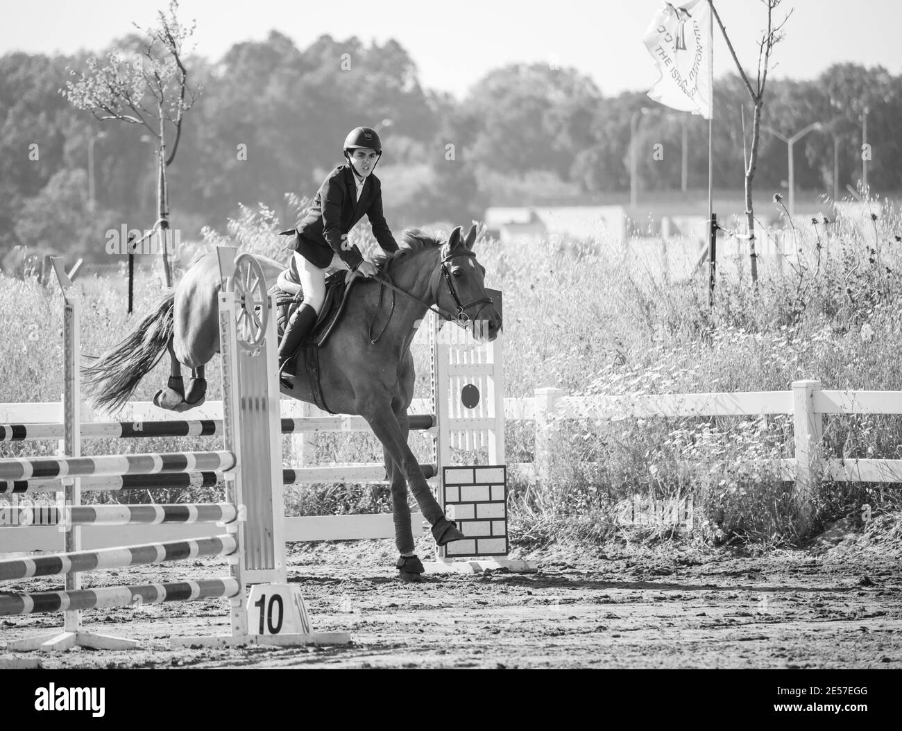 Children jumping competition hi-res stock photography and images - Alamy