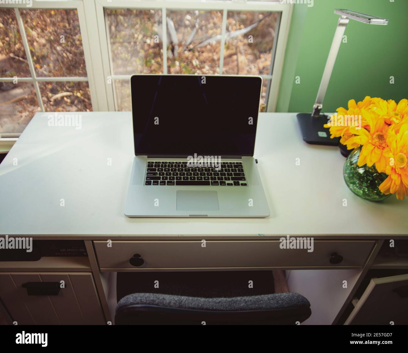 Modern work station hi-res stock photography and images - Alamy