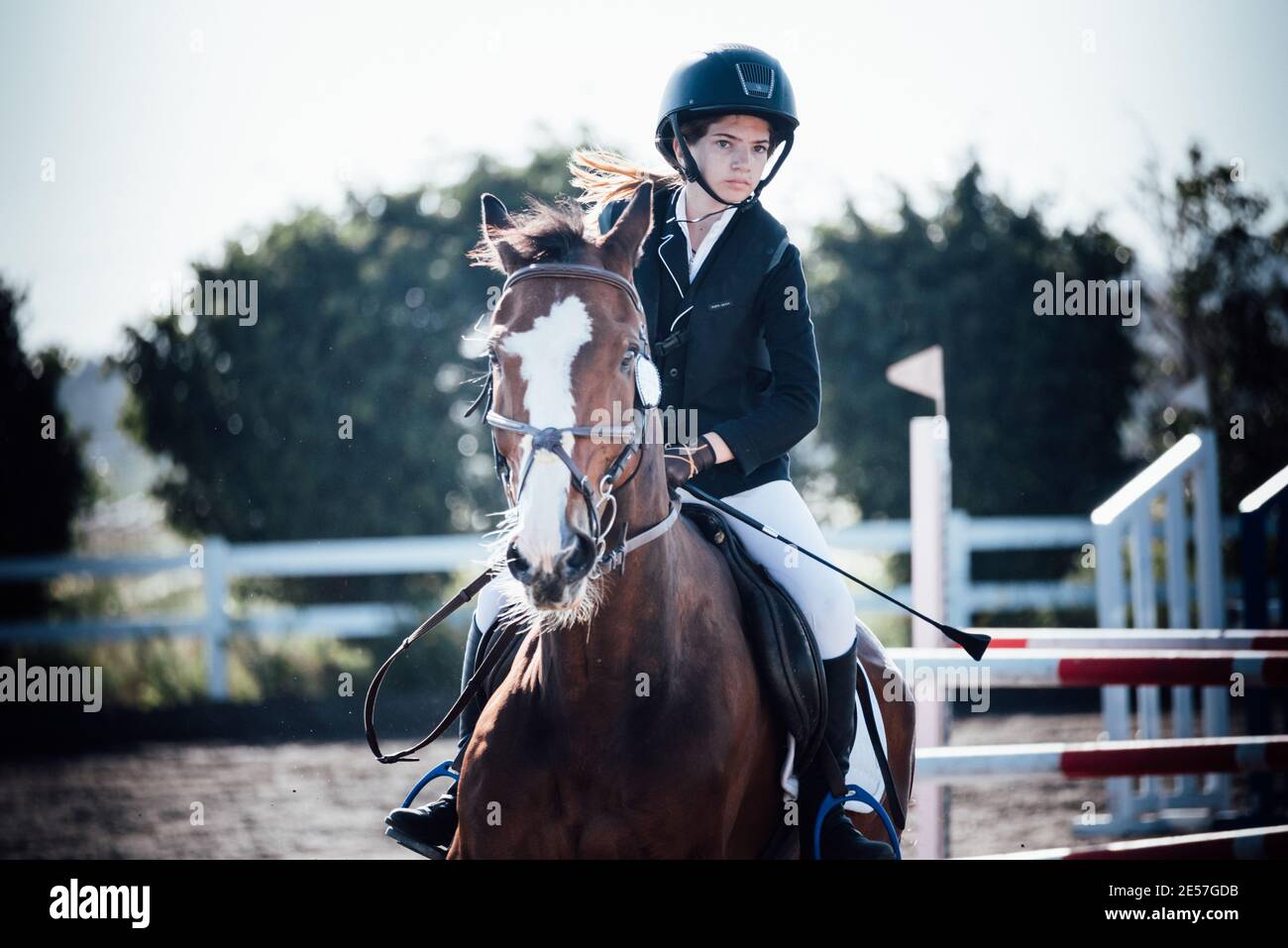 Children jumping competition hi-res stock photography and images - Alamy