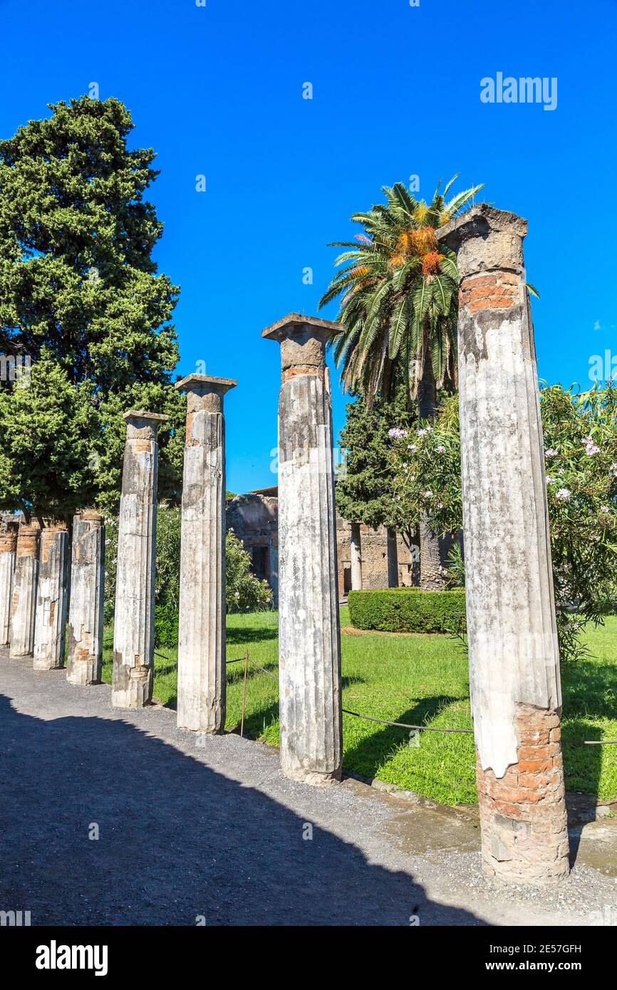 Pompeii city destroyed in 79BC by the eruption of Mount Vesuvius Stock ...