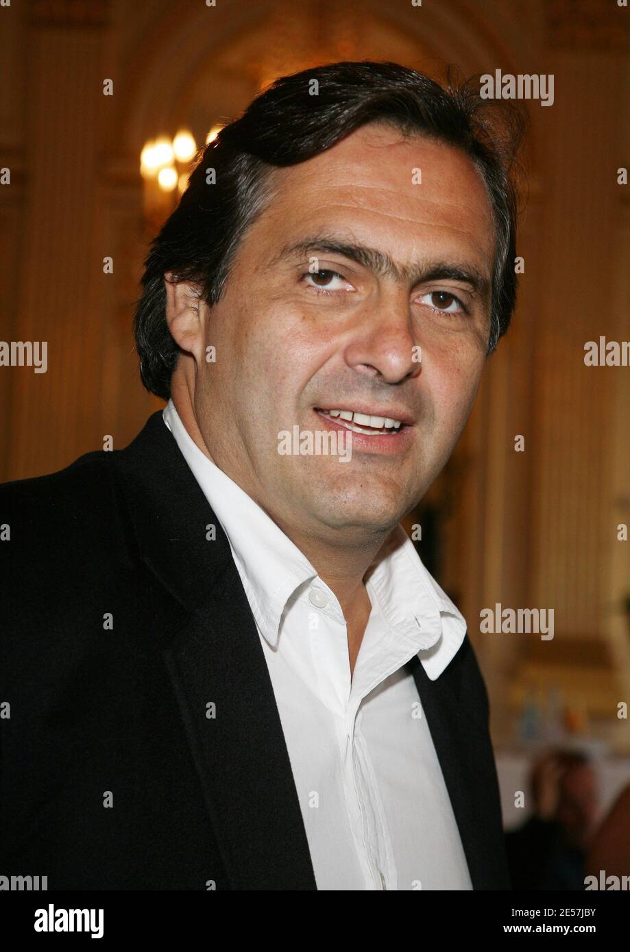 Emmanuel chain hi-res stock photography and images - Alamy