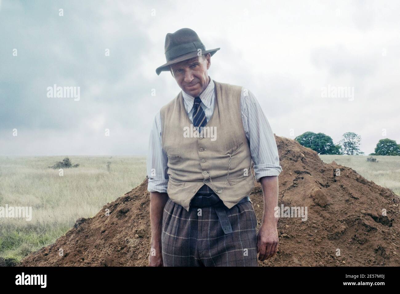 THE DIG, Ralph Fiennes, 2021. ph: Larry Horricks / © Netflix / Courtesy ...