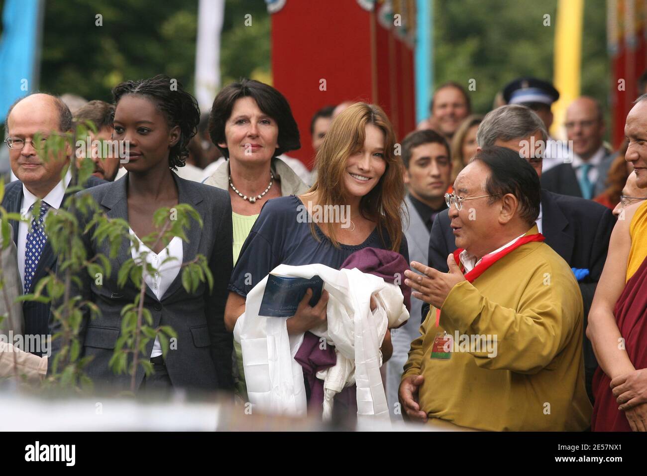 Ling rinpoche hi-res stock photography and images - Alamy