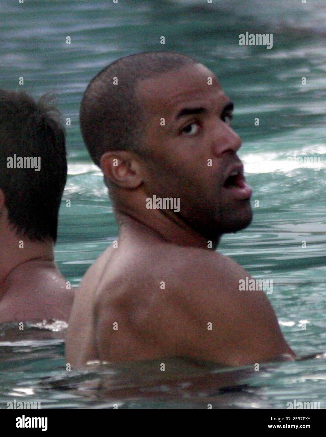 Exclusive!! British singer Craig David shows off his new buff body ...