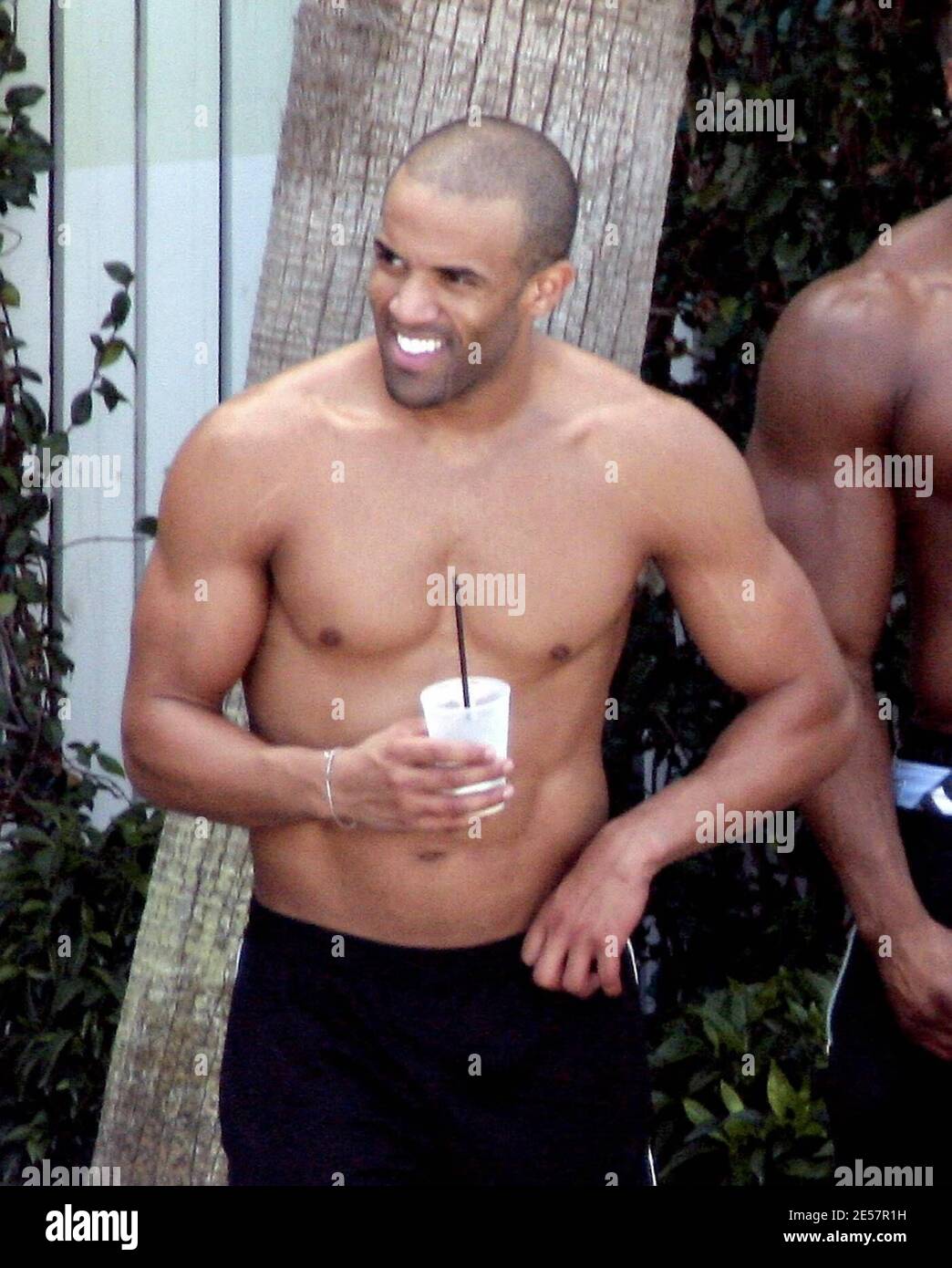 Exclusive!! British singer Craig David shows off his new buff body ...