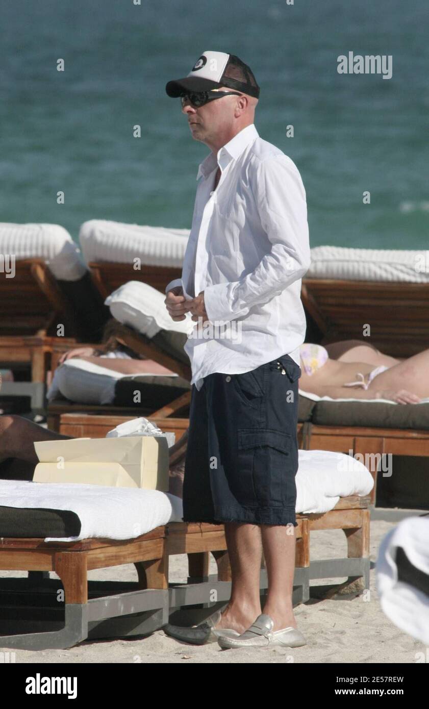 Domenico Dolce suns himself on Miami Beach in Fl. 01/03/07 [[rac]] Stock Photo - Alamy