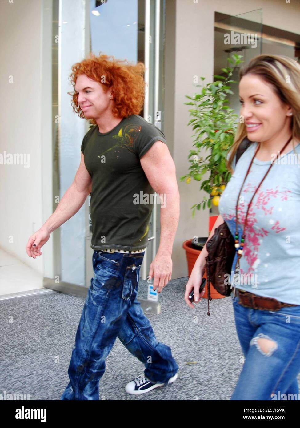 Carrot Top (aka Scott Thompson) and gal pal prowl Robertson Blvd ...