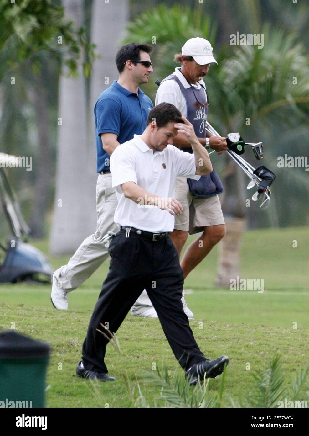 Exclusive!! Oceans Thirteen actor Mark Wahlberg gets away from the ...