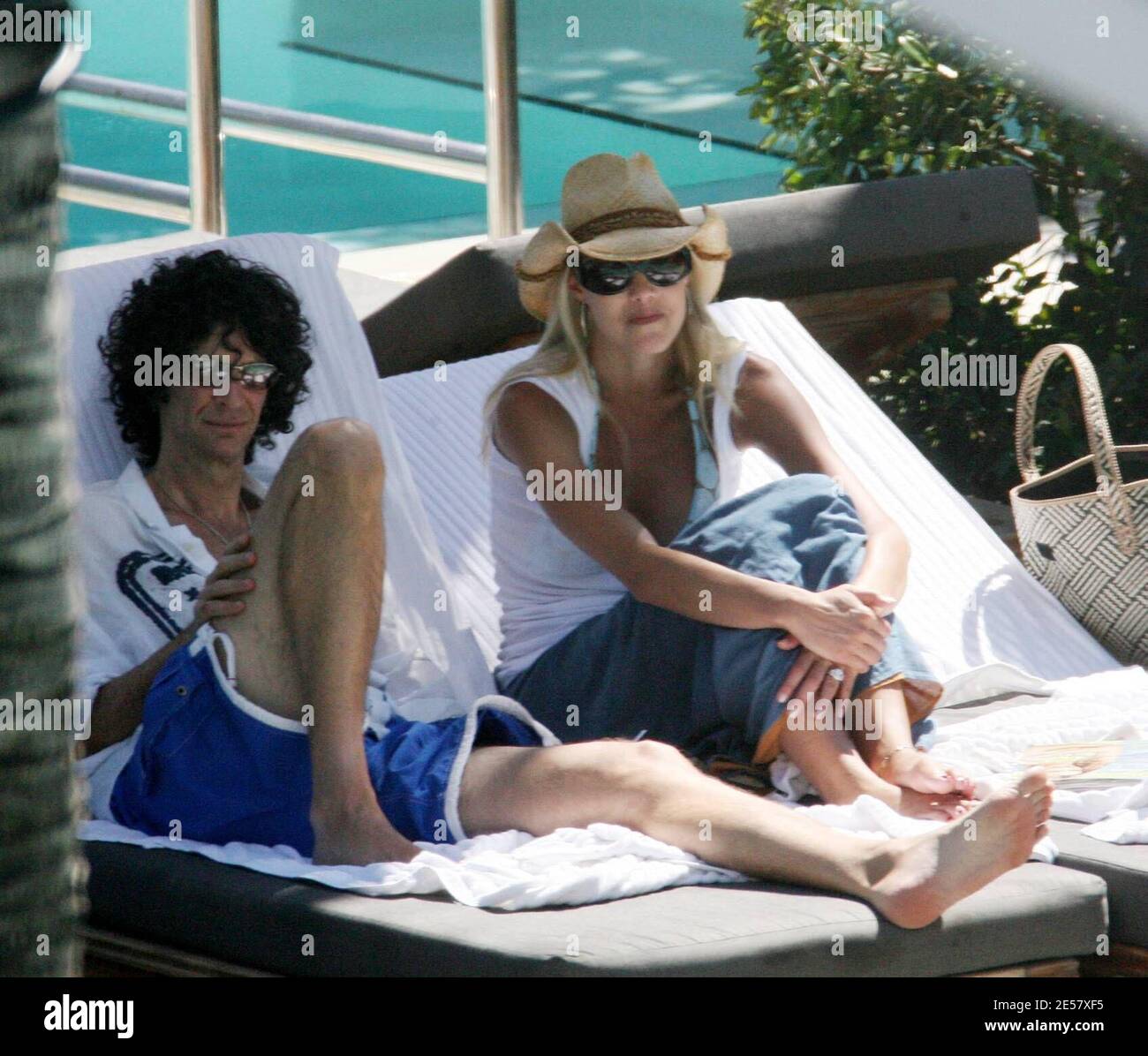 Exclusive!! Newly engaged Howard Stern and fiancee Beth Ostrosky relax ...