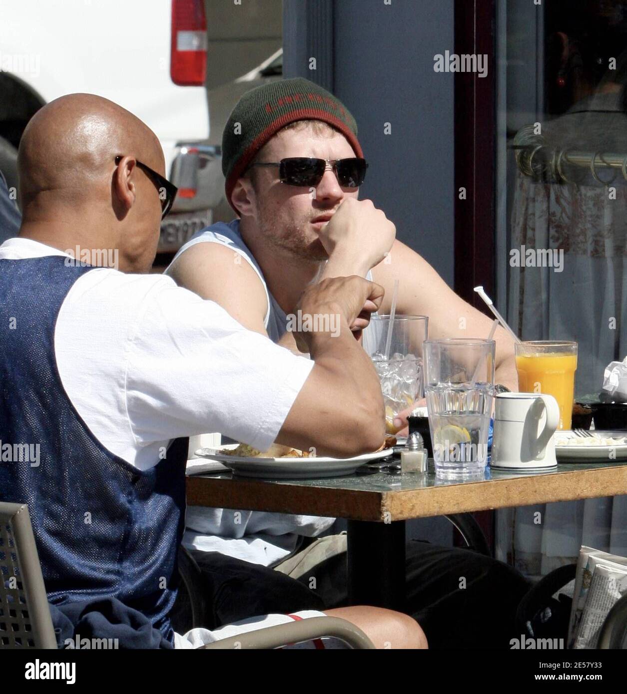Ryan Phillippe and some pals have lunch at La Conversation, West ...