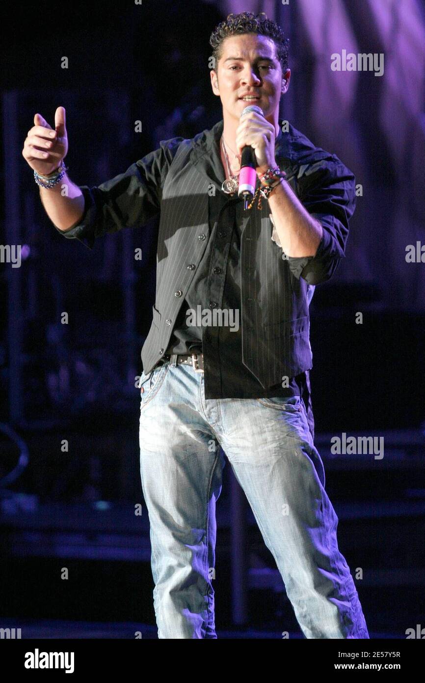 David Bisbal performs in the Viva Romance concert at the American ...