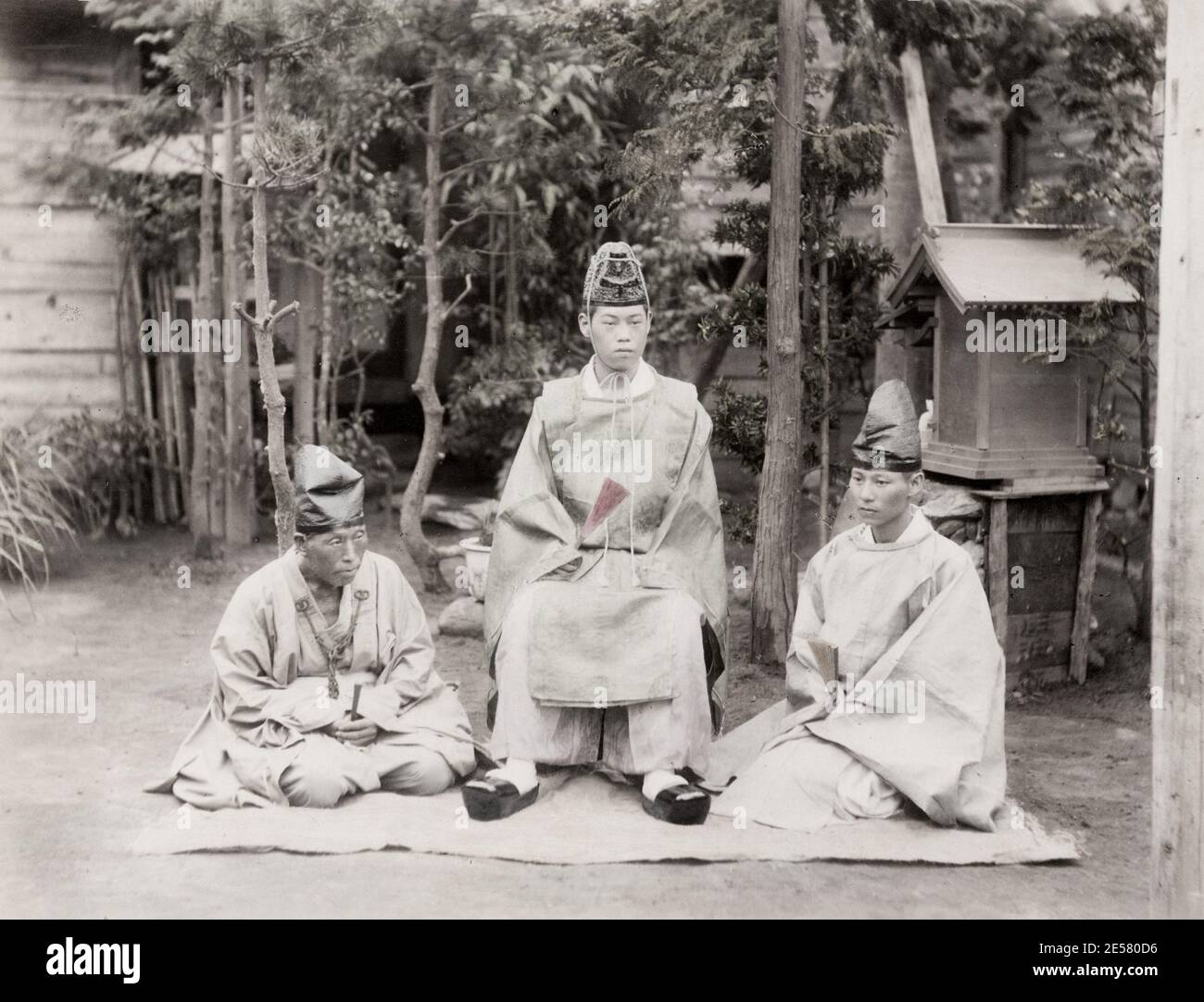 Buddhist priests in japan hi-res stock photography and images - Alamy