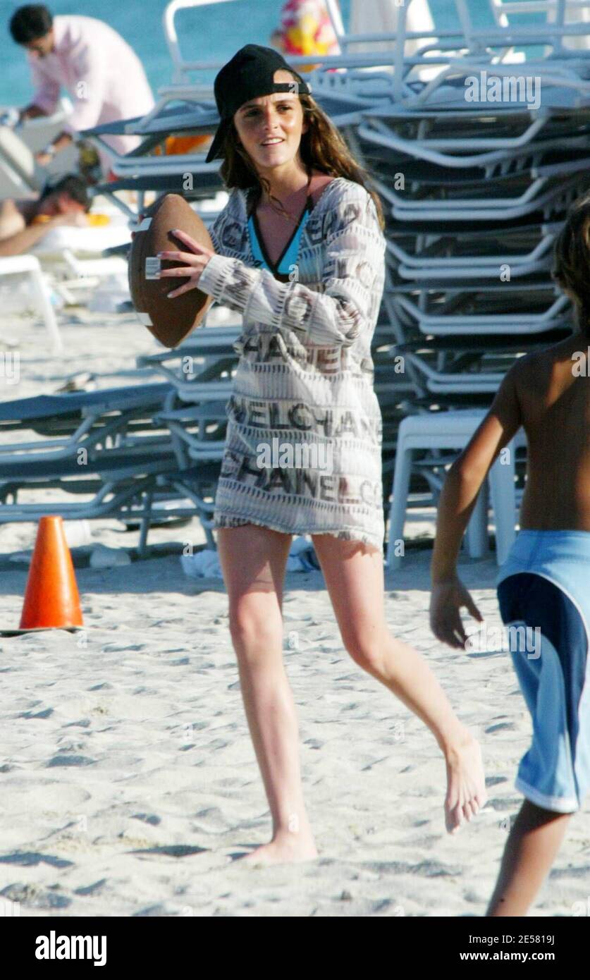 Dina, Ali & Dakota Lohan enjoy a game of football with friends over ...