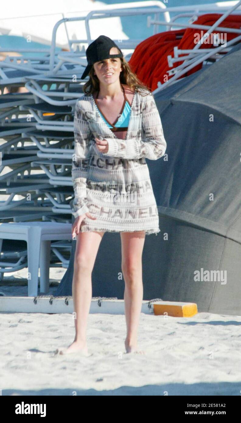 Dina, Ali & Dakota Lohan enjoy a game of football with friends over ...