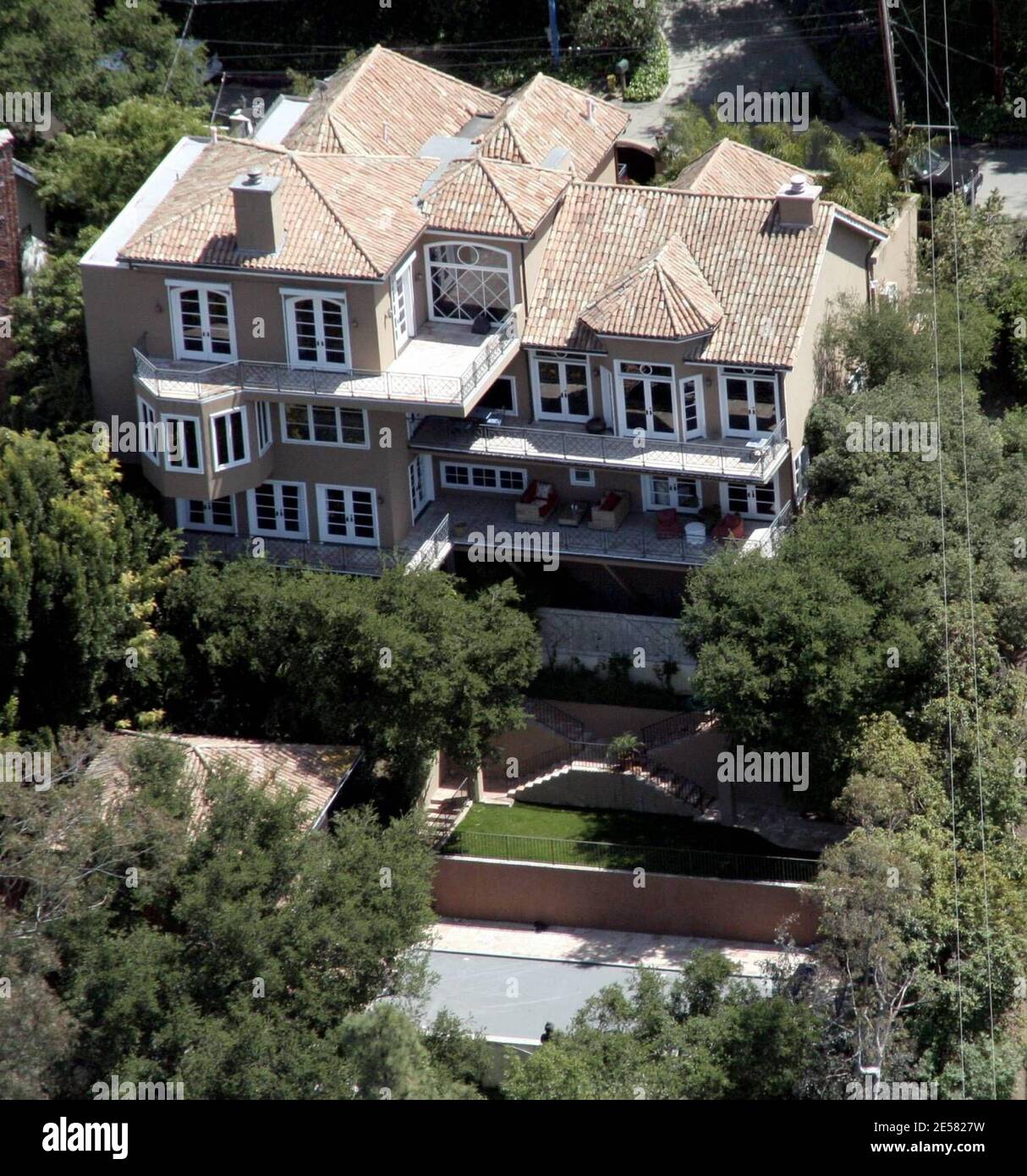 Beverly hills mansion night hi-res stock photography and images - Alamy