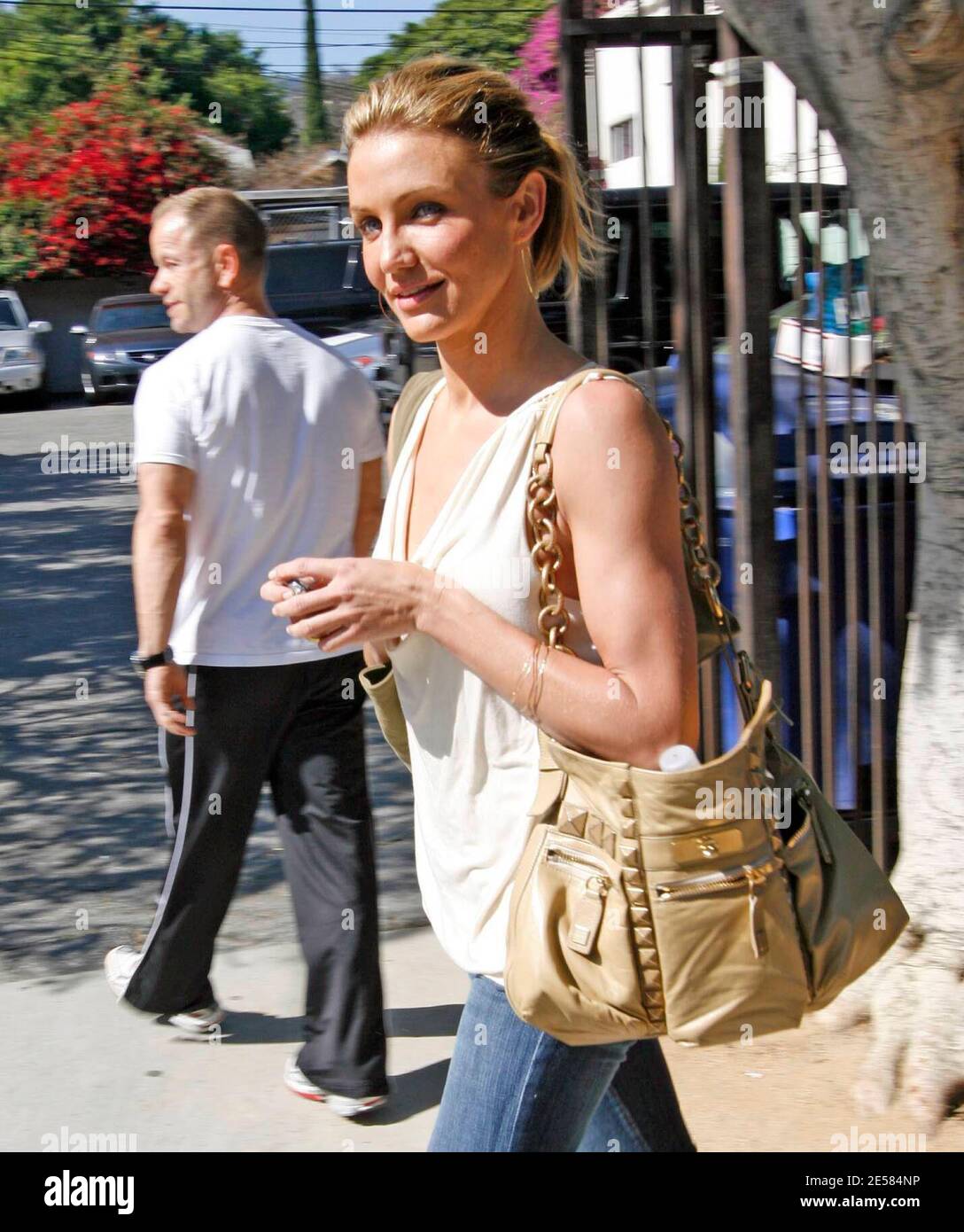Cameron Diaz spends an hour at the gym with her personal trainer. Diaz ...