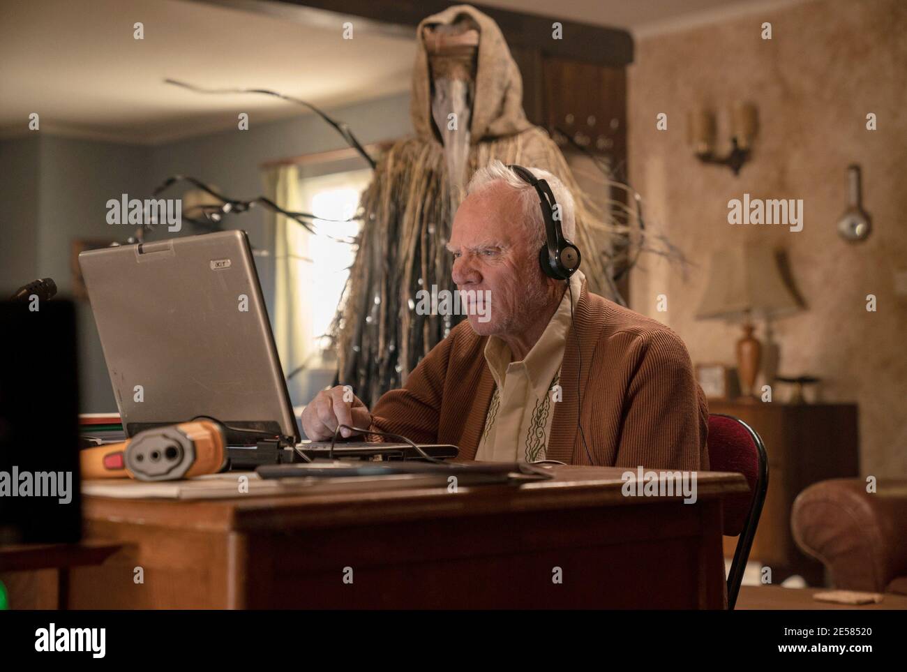 TRUTH SEEKERS, Malcolm McDowell, The Watcher on the Water', (Season 1 ...